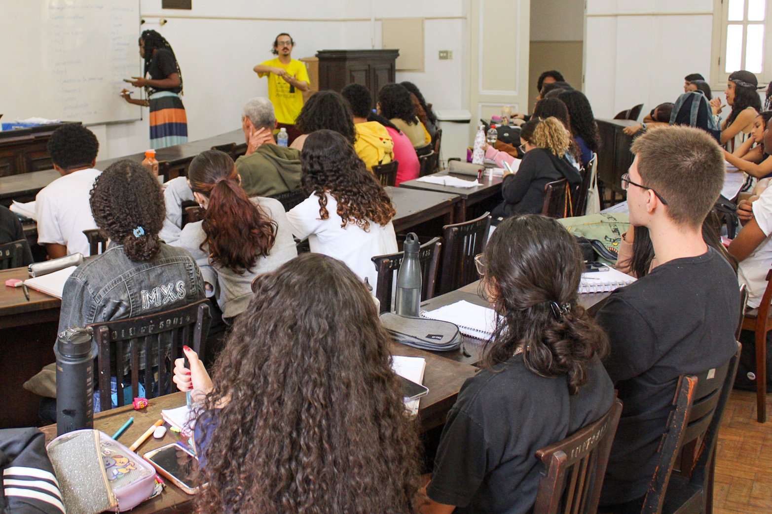 O Círculo de Cultura e sua função política - Coletivo Direito Popular